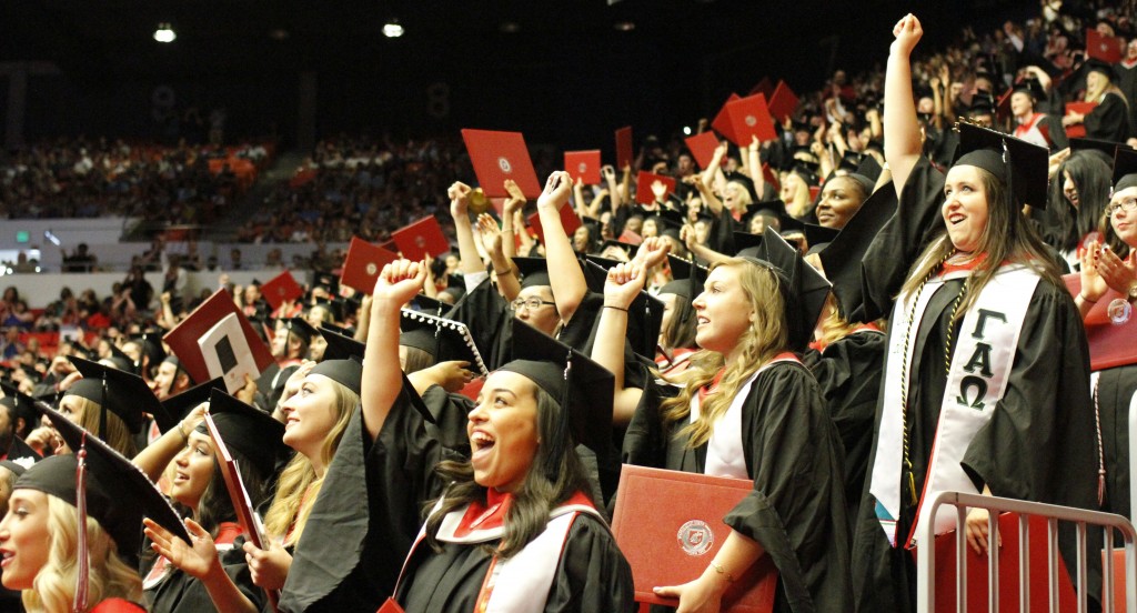 Crowning moment: 2016 Commencement in photos | CAHNRS News | Washington ...