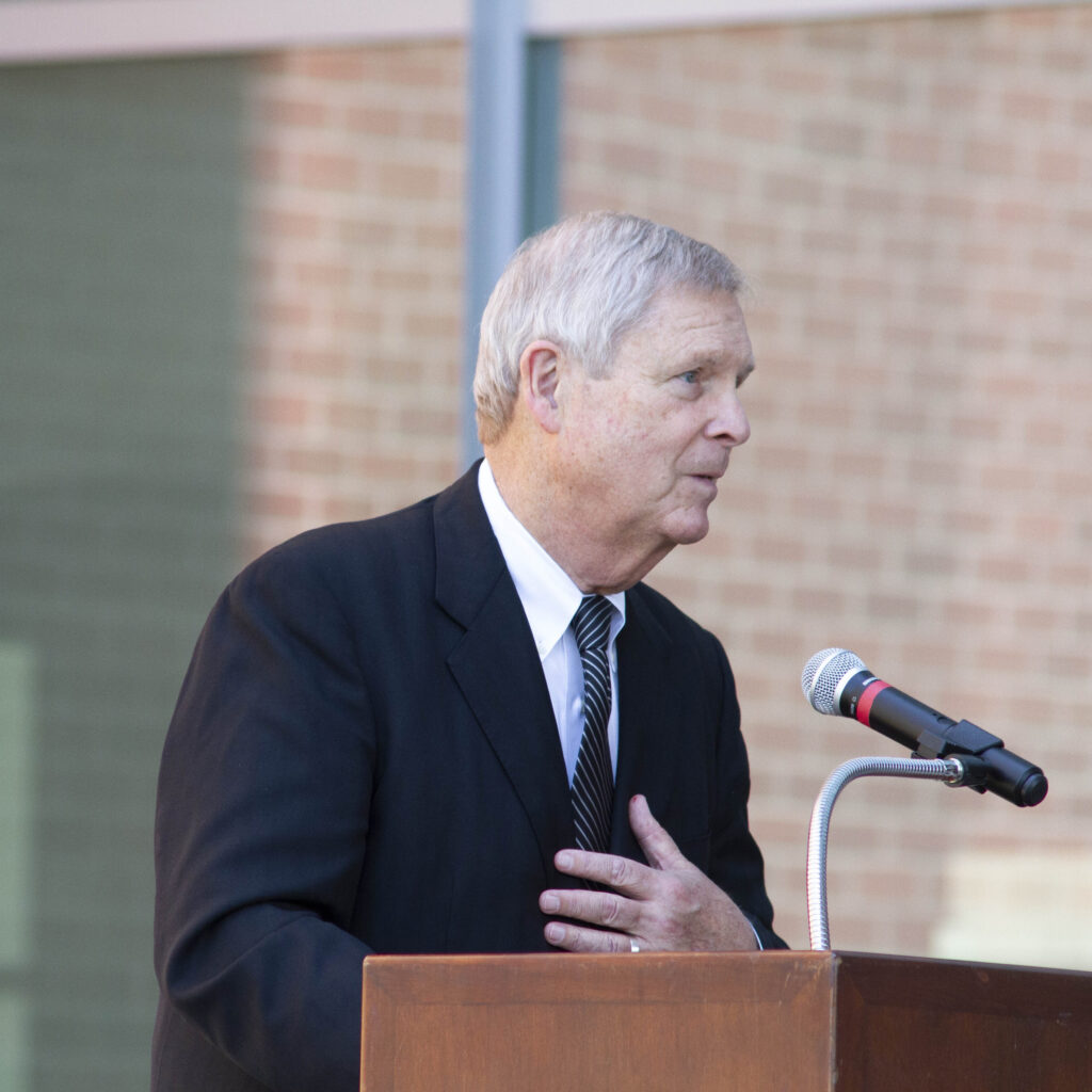U.S. Secretary of Agriculture helps break ground for new USDA-ARS Plant ...
