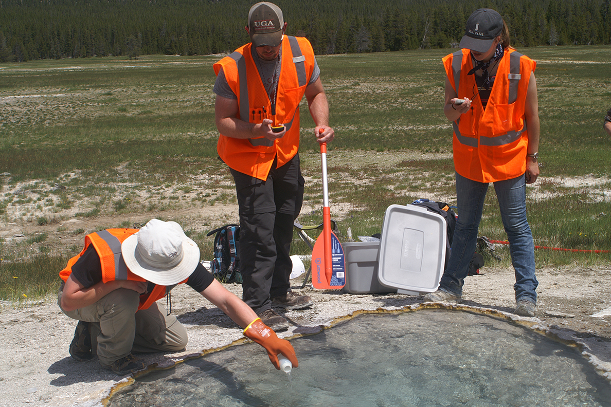 Researchers find new way to estimate magma beneath Yellowstone ...