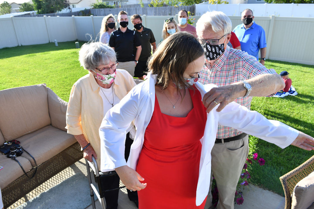 White Coat ceremonies go virtual: Families celebrate at home | WSU ...