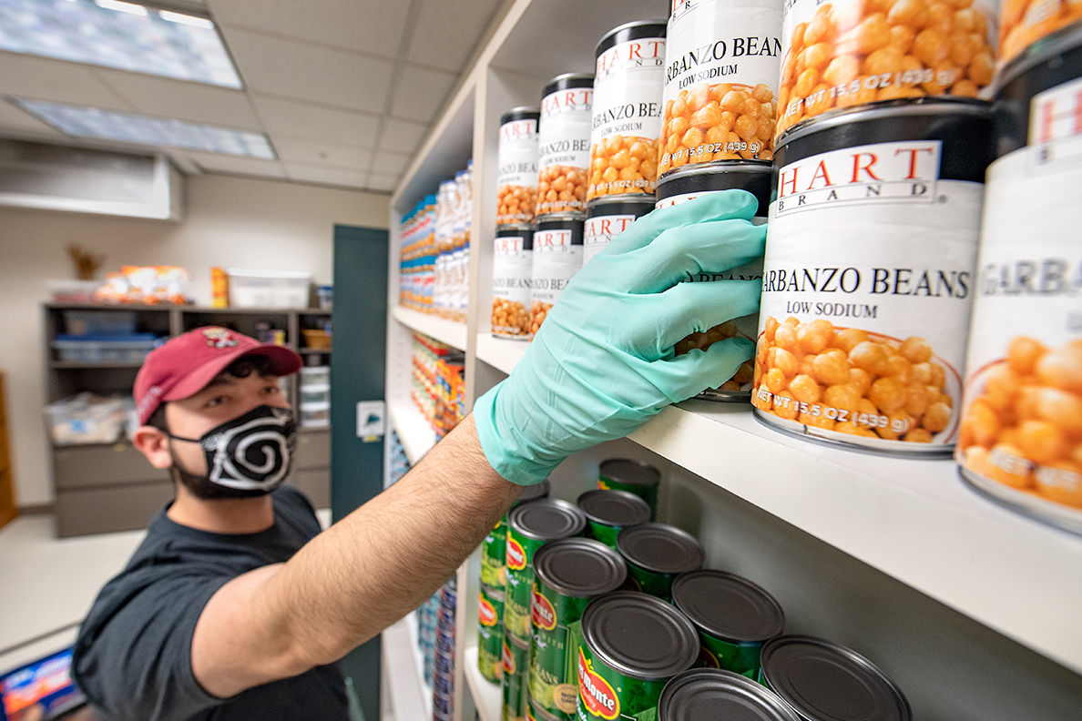 WSU Pullman Food Pantry gets boost with student-supported fee | WSU ...