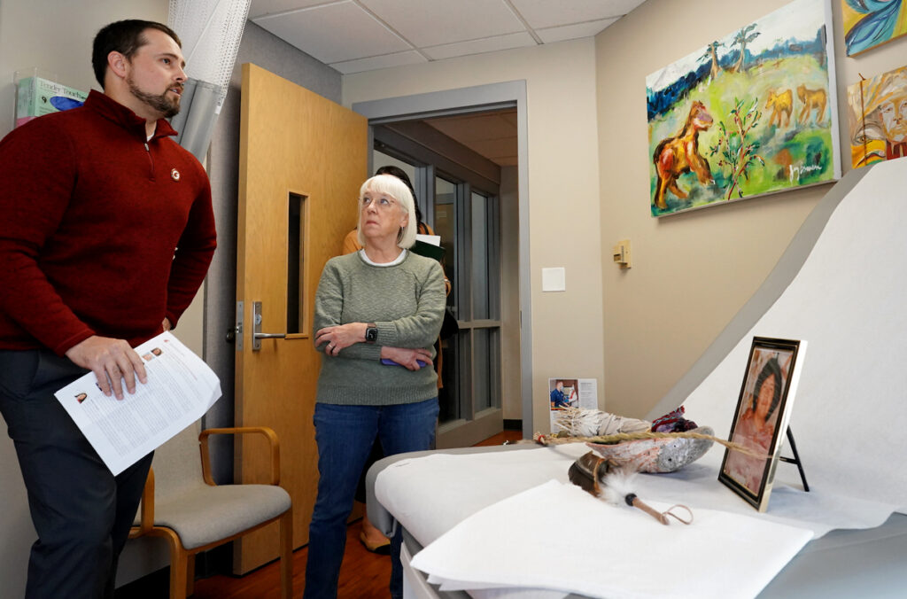 Senator visits Center for Native American Health | WSU Insider ...