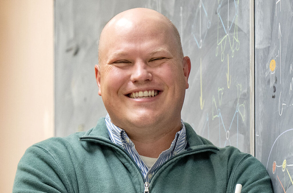 DeFord receives University of Chicago Outstanding Educator Award | WSU ...