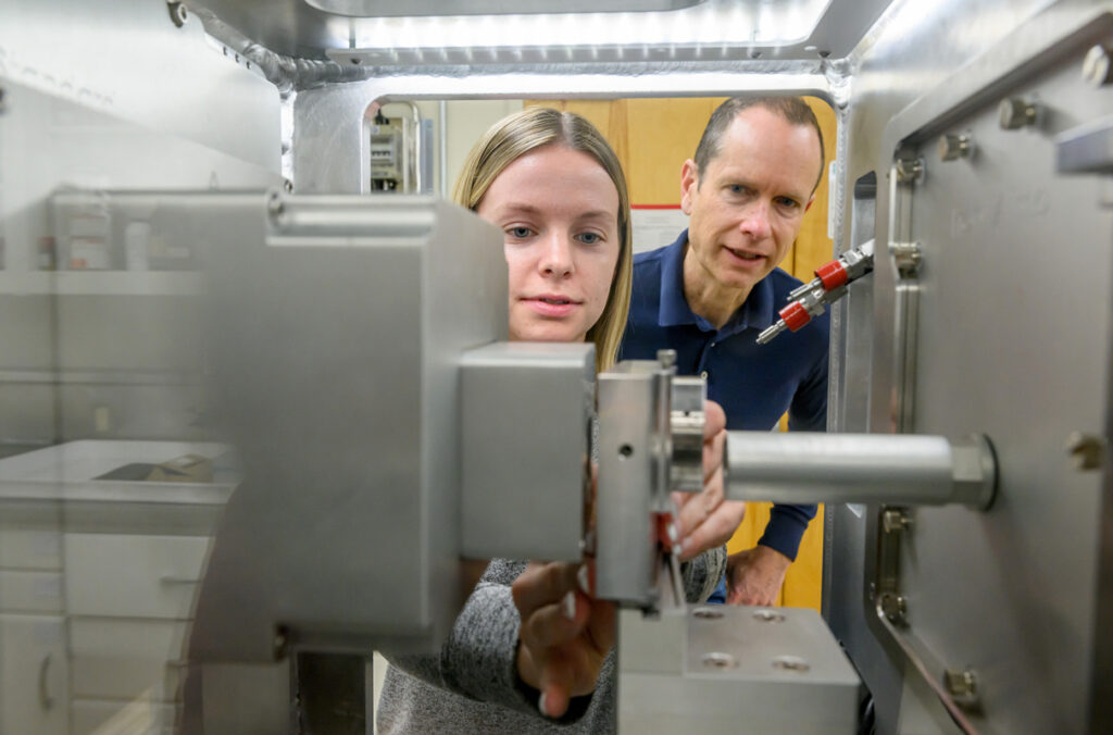 Layered semiconductor shows potential for next-gen data storage | WSU ...