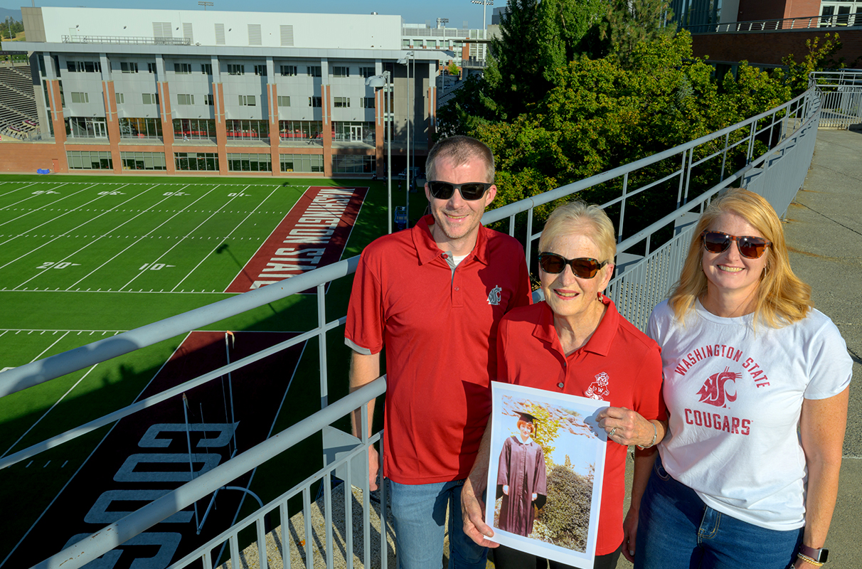WSU alumna returns for Apple Cup, first Cougar football game in 59 ...
