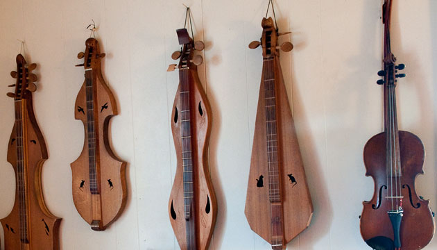 Gallery: John Elwood with canjos and other instruments in his studio ...