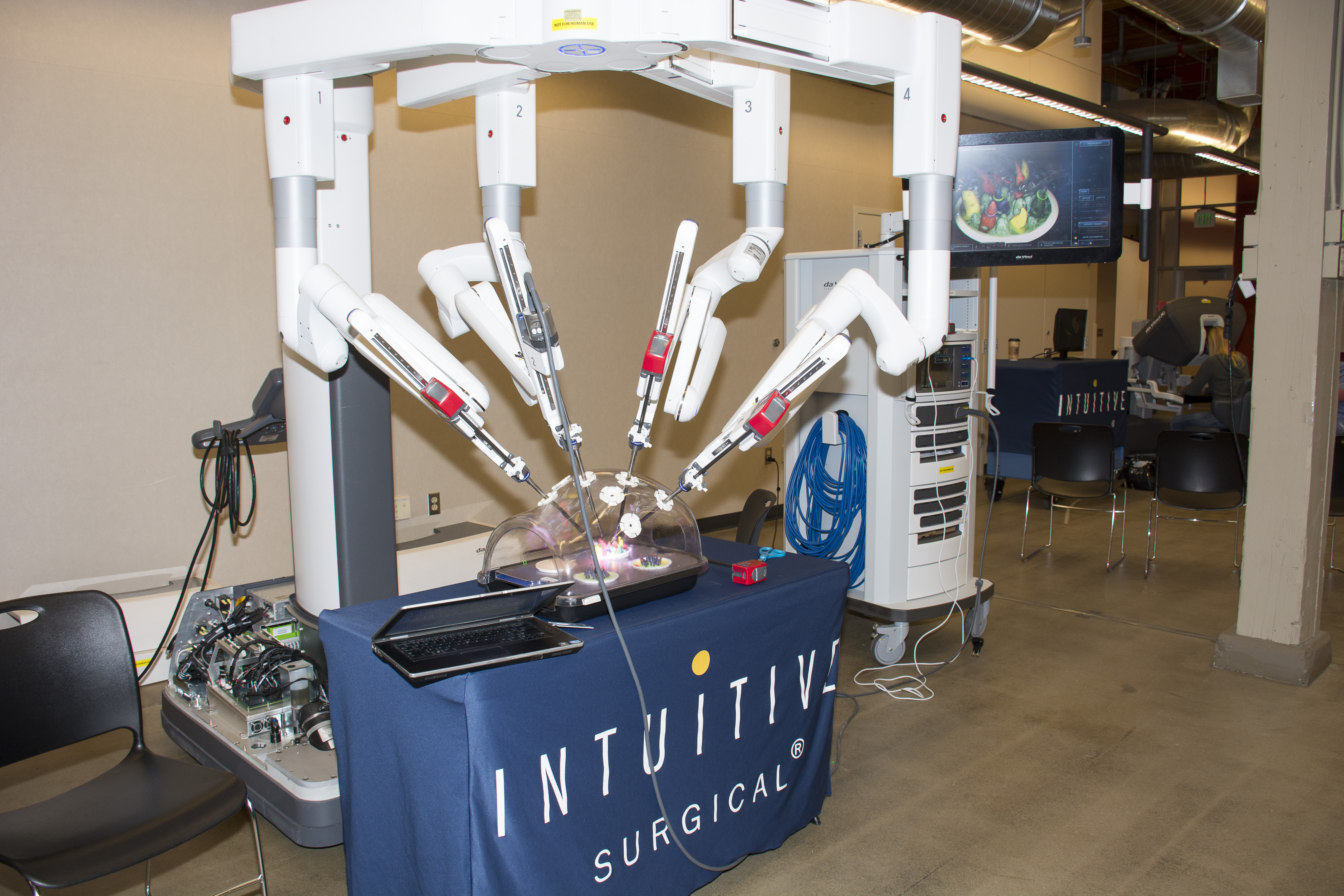 Da Vinci surgical robot visits WSU Spokane | News & Events | Washington ...